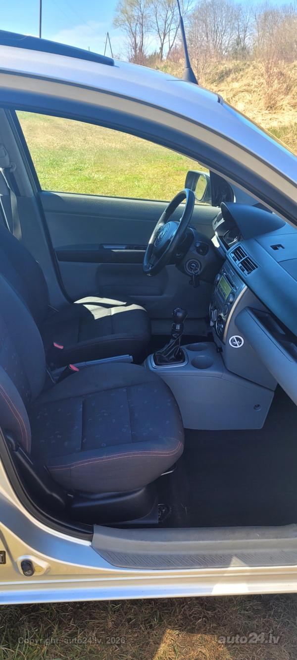 Grey Mazda 2 2003 in Riga, with an engine capacity of 1.40 L and mileage of 299 thousand km for 1100 €, photo 5 on AUTOMOTO.COM.LV