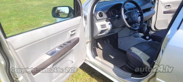Grey Mazda 2 2003 in Riga, with an engine capacity of 1.40 L and mileage of 299 thousand km for 1100 €, photo 8 on AUTOMOTO.COM.LV