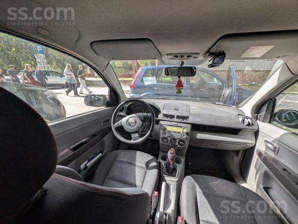 Pelēks Mazda 2 2003 Rīga, ar dzinēja tilpumu 1.40 L un nobraukumu 203 tūkst. km par 400 €, foto 1 vietnē AUTOMOTO.COM.LV
