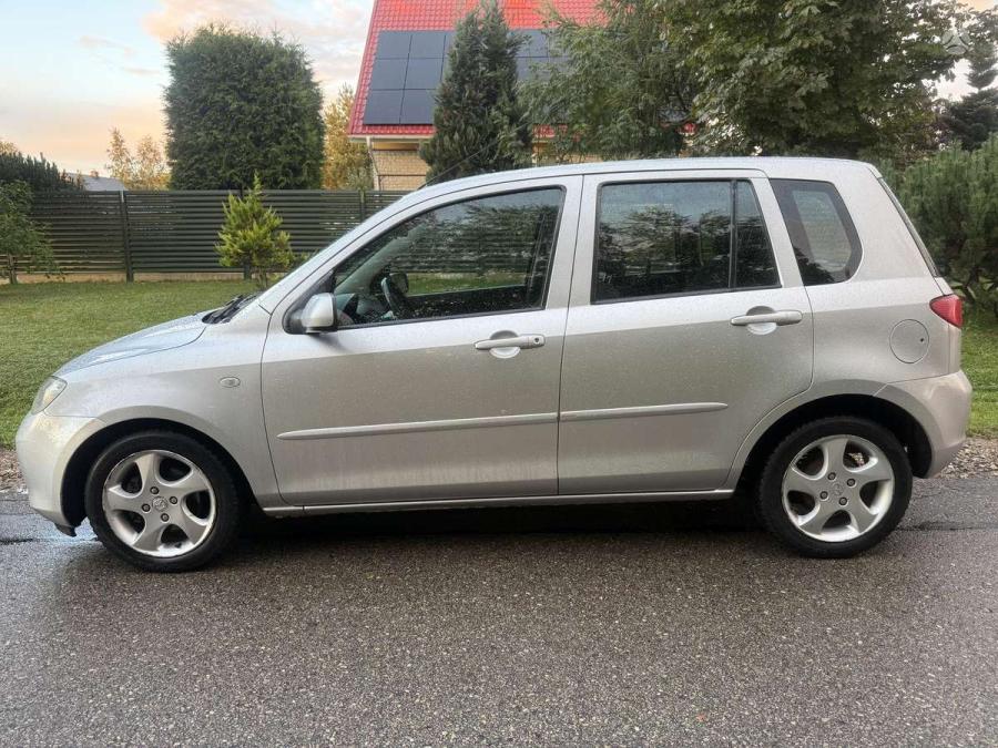 Grey Mazda 2 2004 in Vilnius, with an engine capacity of 1.40 L and mileage of 250 thousand km for 1650 €, photo 4 on AUTOMOTO.COM.LV