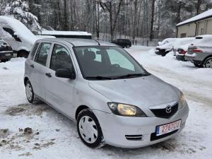 Pelēks Mazda 2 2005 Viļņa, ar dzinēja tilpumu 1.40 L un nobraukumu 200 tūkst. km par 950 €, foto  vietnē AUTOMOTO.COM.LV