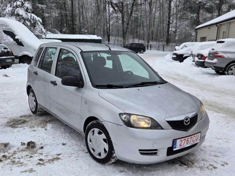 Pelēks Mazda 2 2005 Viļņa, ar dzinēja tilpumu 1.40 L un nobraukumu 200 tūkst. km par 950 €, foto 1 vietnē AUTOMOTO.COM.LV
