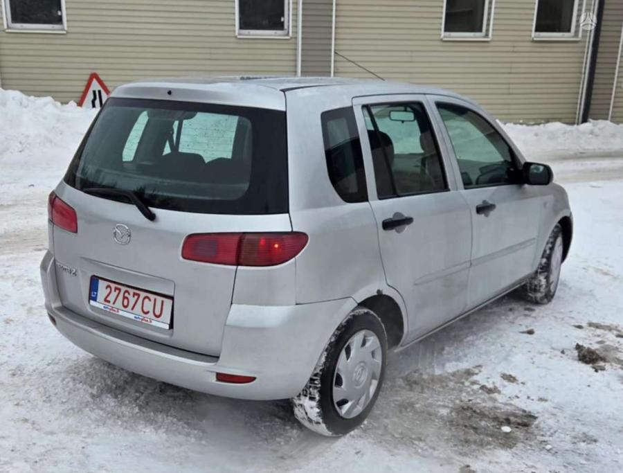 Pelēks Mazda 2 2005 Viļņa, ar dzinēja tilpumu 1.40 L un nobraukumu 200 tūkst. km par 950 €, foto 4 vietnē AUTOMOTO.COM.LV