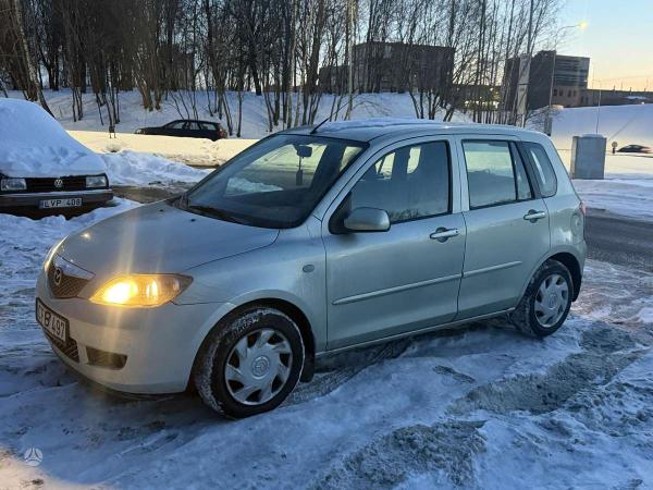 Pelēks Mazda 2 2007 Viļņa, ar dzinēja tilpumu 1.39 L un nobraukumu 175 tūkst. km par 550 €, foto 2 vietnē AUTOMOTO.COM.LV