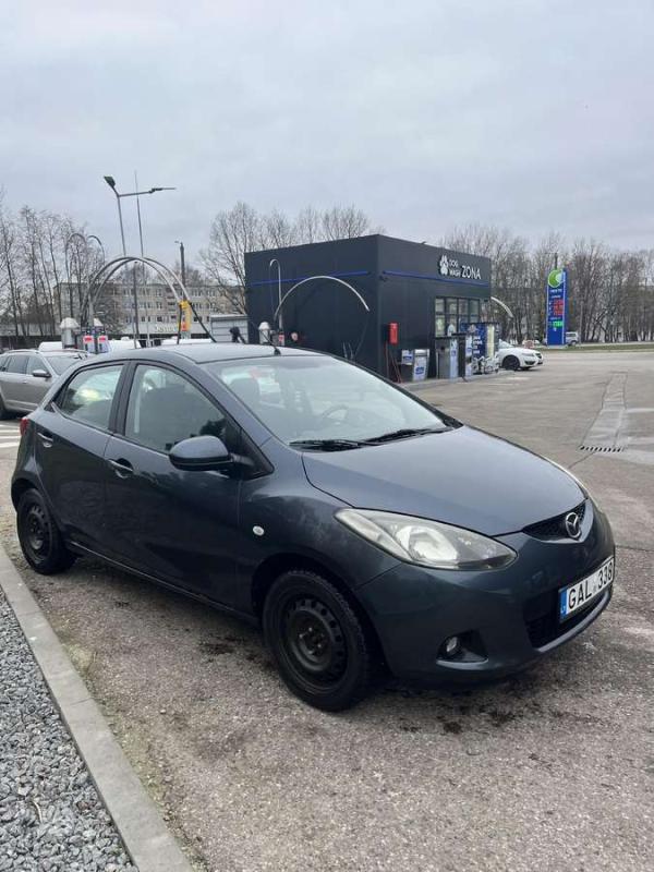 Pelēks Mazda 2 2009 Kauņa, ar dzinēja tilpumu 1.35 L un nobraukumu 135 tūkst. km par 1250 €, foto 1 vietnē AUTOMOTO.COM.LV