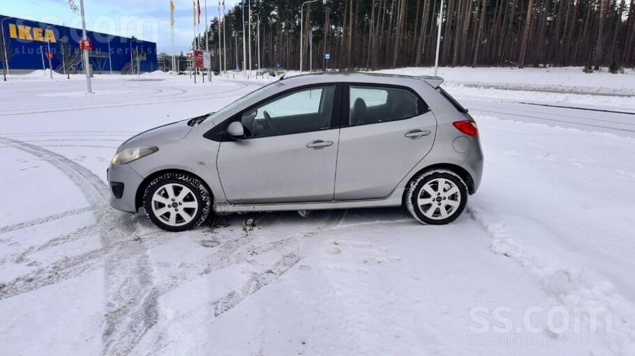 Grey Mazda 2 2009 in Riga, with an engine capacity of 1.50 L and mileage of 109 thousand km for 2000 €, photo 1 on AUTOMOTO.COM.LV