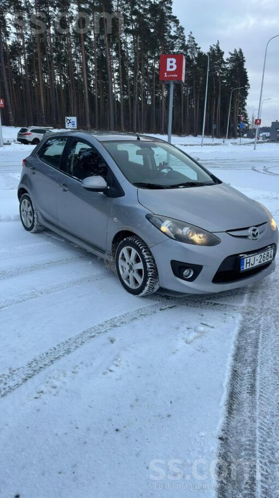 Grey Mazda 2 2009 in Riga, with an engine capacity of 1.50 L and mileage of 109 thousand km for 2000 €, photo 4 on AUTOMOTO.COM.LV