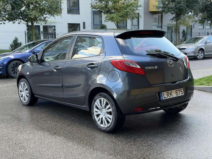 Grey Mazda 2 2009 in Vilnius, with an engine capacity of 1.40 L and mileage of 304 thousand km for 1350 €, photo 5 on AUTOMOTO.COM.LV