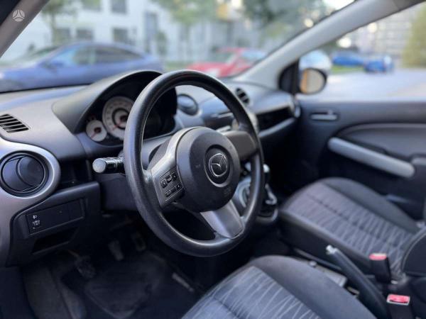 Grey Mazda 2 2009 in Vilnius, with an engine capacity of 1.40 L and mileage of 304 thousand km for 1350 €, photo 9 on AUTOMOTO.COM.LV