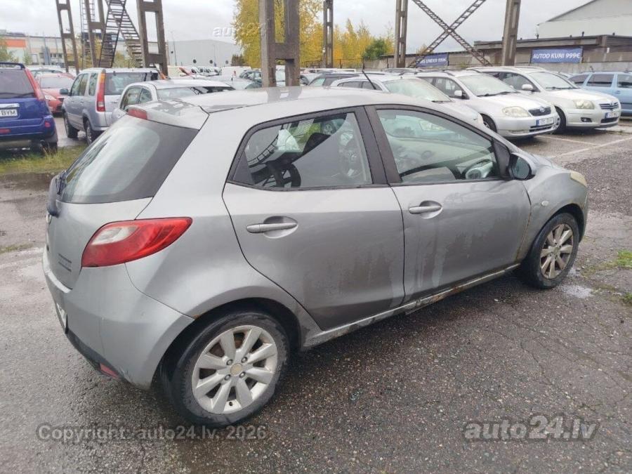 Pelēks Mazda 2 2009 Tallina, ar dzinēja tilpumu 1.60 L un nobraukumu 227 tūkst. km par 699 €, foto 4 vietnē AUTOMOTO.COM.LV