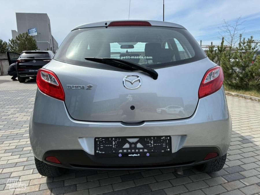Grey Mazda 2 2010 in Siauliai, with an engine capacity of 1.40 L and mileage of 209 thousand km for 2450 €, photo 5 on AUTOMOTO.COM.LV
