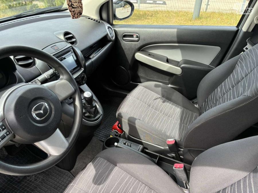 Grey Mazda 2 2010 in Siauliai, with an engine capacity of 1.40 L and mileage of 209 thousand km for 2450 €, photo 11 on AUTOMOTO.COM.LV