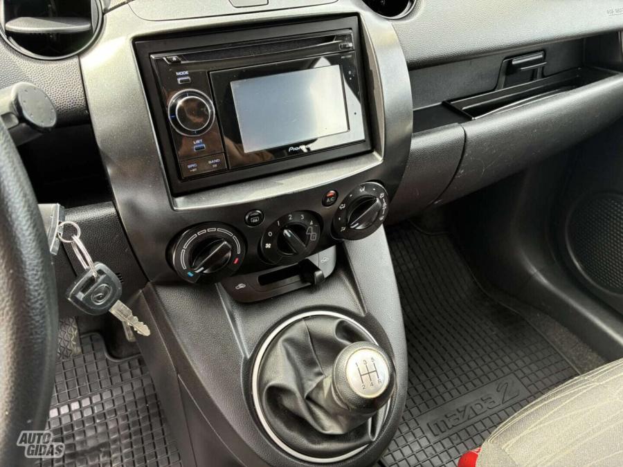 Grey Mazda 2 2010 in Siauliai, with an engine capacity of 1.40 L and mileage of 209 thousand km for 2450 €, photo 13 on AUTOMOTO.COM.LV
