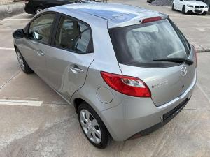 Pelēks Mazda 2 2010 Šauļi, ar dzinēja tilpumu 1.40 L un nobraukumu 210 tūkst. km par 2150 €, foto 4 vietnē AUTOMOTO.COM.LV