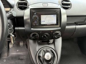 Pelēks Mazda 2 2010 Šauļi, ar dzinēja tilpumu 1.40 L un nobraukumu 210 tūkst. km par 2150 €, foto 14 vietnē AUTOMOTO.COM.LV