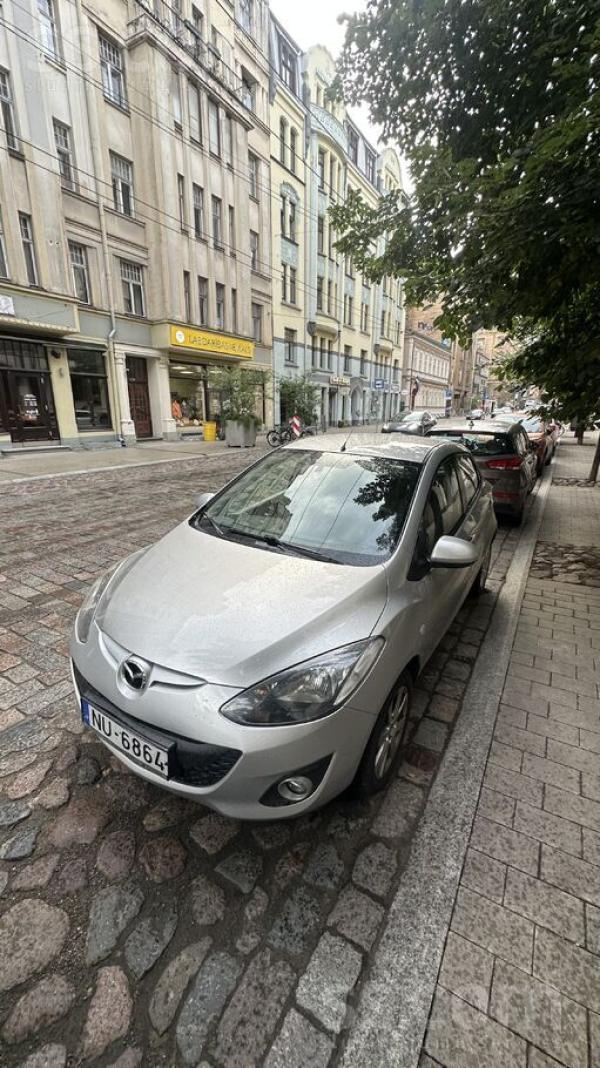 Grey Mazda 2 2012 in Riga, with an engine capacity of 1.50 L and mileage of 188 thousand km for 1900 €, photo 2 on AUTOMOTO.COM.LV
