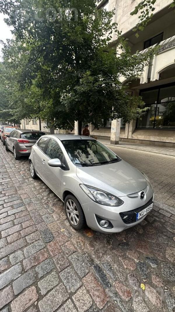 Grey Mazda 2 2012 in Riga, with an engine capacity of 1.50 L and mileage of 188 thousand km for 1900 €, photo 4 on AUTOMOTO.COM.LV