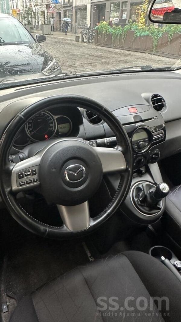 Grey Mazda 2 2012 in Riga, with an engine capacity of 1.50 L and mileage of 188 thousand km for 1900 €, photo 5 on AUTOMOTO.COM.LV