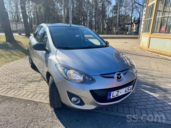 Grey Mazda 2 2013 in Jurmala, with an engine capacity of 1.40 L and mileage of 132 thousand km for 2950 €, photo 1 on AUTOMOTO.COM.LV