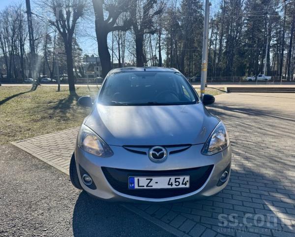 Grey Mazda 2 2013 in Jurmala, with an engine capacity of 1.40 L and mileage of 132 thousand km for 2950 €, photo 2 on AUTOMOTO.COM.LV
