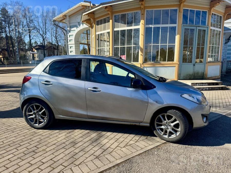 Grey Mazda 2 2013 in Jurmala, with an engine capacity of 1.40 L and mileage of 132 thousand km for 2950 €, photo 4 on AUTOMOTO.COM.LV
