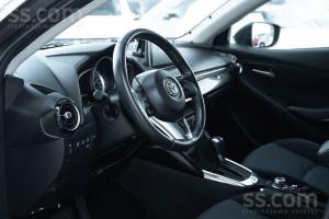 Pelēks Mazda 2 2016 Rīga, ar dzinēja tilpumu 1.50 L un nobraukumu 80 tūkst. km par 9490 €, foto 18 vietnē AUTOMOTO.COM.LV