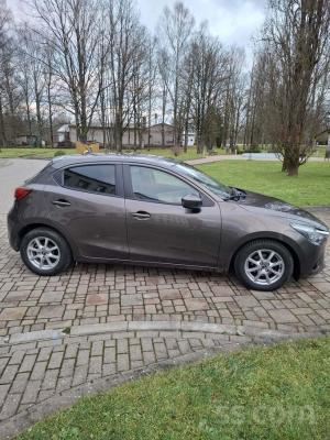 Grey Mazda 2 2016 in Dobele, with an engine capacity of 1.50 L and mileage of 91 thousand km for 9550 €, photo 4 on AUTOMOTO.COM.LV