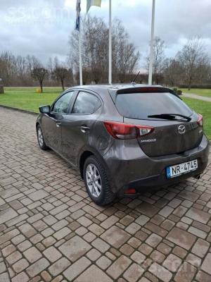 Grey Mazda 2 2016 in Dobele, with an engine capacity of 1.50 L and mileage of 91 thousand km for 9550 €, photo 5 on AUTOMOTO.COM.LV