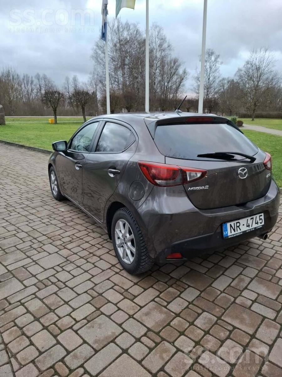 Grey Mazda 2 2016 in Dobele, with an engine capacity of 1.50 L and mileage of 91 thousand km for 9550 €, photo 5 on AUTOMOTO.COM.LV