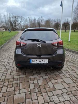 Grey Mazda 2 2016 in Dobele, with an engine capacity of 1.50 L and mileage of 91 thousand km for 9550 €, photo 6 on AUTOMOTO.COM.LV