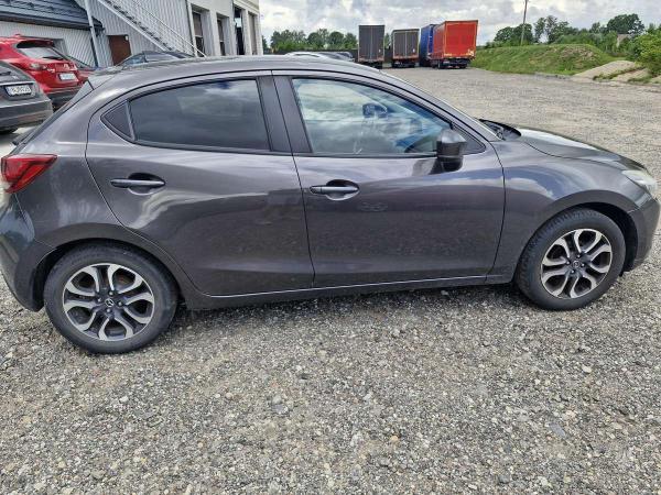 Grey Mazda 2 2017 in Marijampole, with an engine capacity of 1.50 L and mileage of 157 thousand km for 3600 €, photo 4 on AUTOMOTO.COM.LV