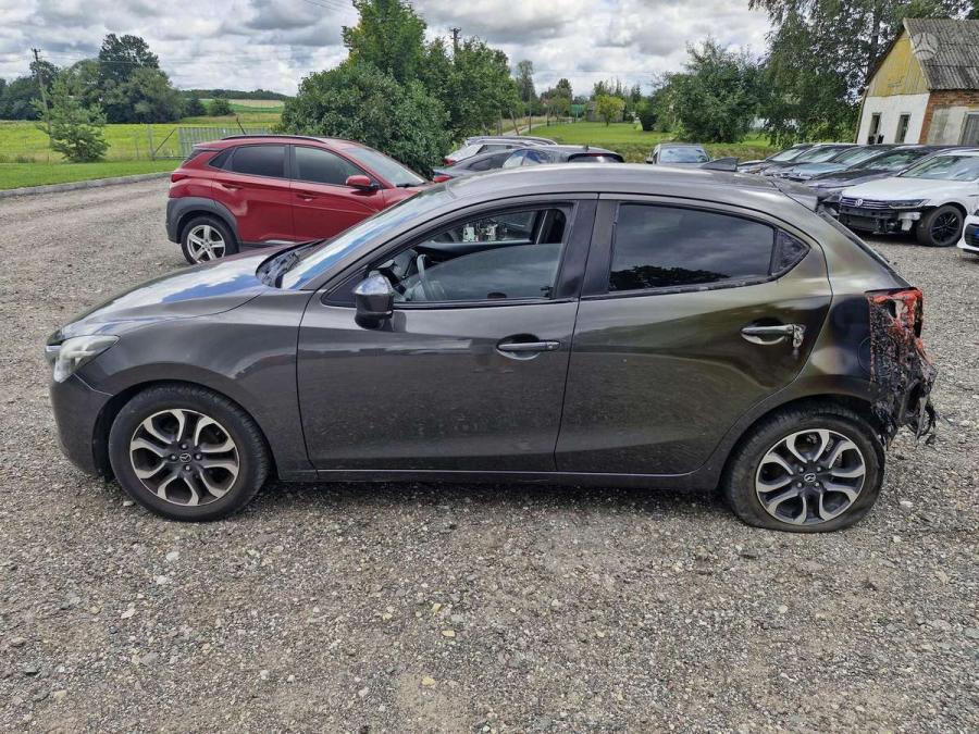 Pelēks Mazda 2 2017 Marijampole, ar dzinēja tilpumu 1.50 L un nobraukumu 157 tūkst. km par 3600 €, foto 9 vietnē AUTOMOTO.COM.LV