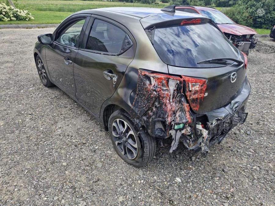 Pelēks Mazda 2 2017 Marijampole, ar dzinēja tilpumu 1.50 L un nobraukumu 157 tūkst. km par 3600 €, foto 12 vietnē AUTOMOTO.COM.LV