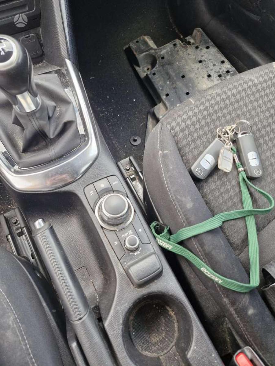 Pelēks Mazda 2 2017 Marijampole, ar dzinēja tilpumu 1.50 L un nobraukumu 157 tūkst. km par 3600 €, foto 16 vietnē AUTOMOTO.COM.LV