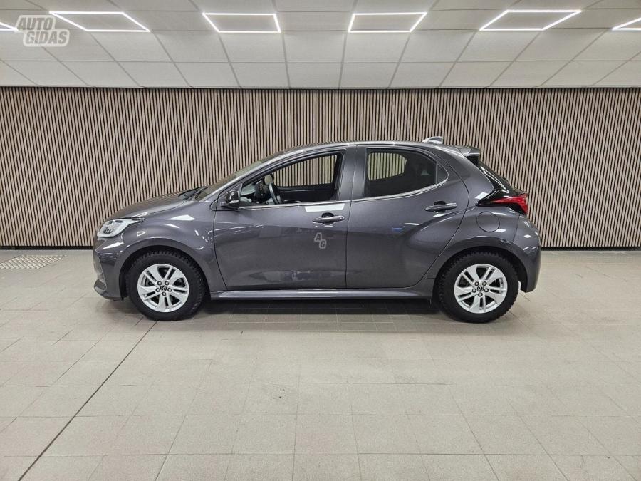 Grey Mazda 2 2023 in Kaunas, with an engine capacity of 0.00 L and mileage of 42 thousand km for 21425 €, photo 3 on AUTOMOTO.COM.LV