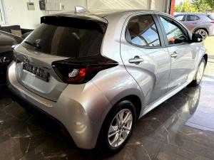 Grey Mazda 2 2024 in Panevezys, with an engine capacity of 1.50 L and mileage of 21 thousand km for 16400 €, photo 7 on AUTOMOTO.COM.LV