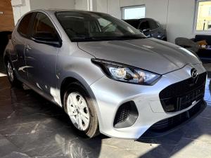 Grey Mazda 2 2024 in Panevezys, with an engine capacity of 1.50 L and mileage of 21 thousand km for 16400 €, photo 3 on AUTOMOTO.COM.LV