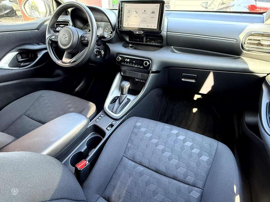 Grey Mazda 2 2024 in Panevezys, with an engine capacity of 1.50 L and mileage of 21 thousand km for 16400 €, photo 17 on AUTOMOTO.COM.LV