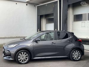 Grey Mazda 2 2023 in Kaunas, with an engine capacity of 1.50 L and mileage of 62 thousand km for 21782 €, photo 3 on AUTOMOTO.COM.LV