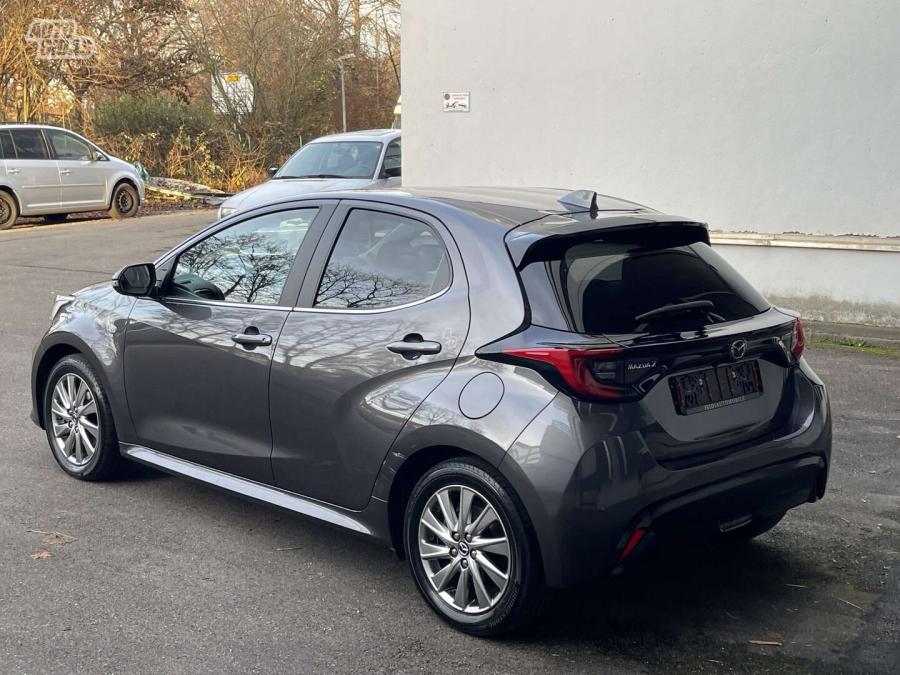 Grey Mazda 2 2023 in Kaunas, with an engine capacity of 1.50 L and mileage of 62 thousand km for 21782 €, photo 4 on AUTOMOTO.COM.LV