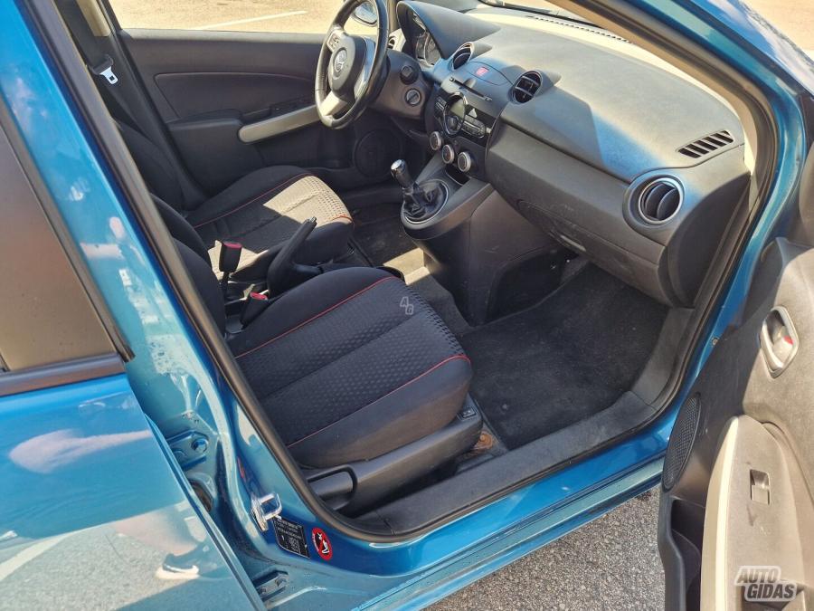 Mazda 2 2010 in Vilnius, with an engine capacity of 1.40 L and mileage of 167 thousand km for 999 €, photo 9 on AUTOMOTO.COM.LV