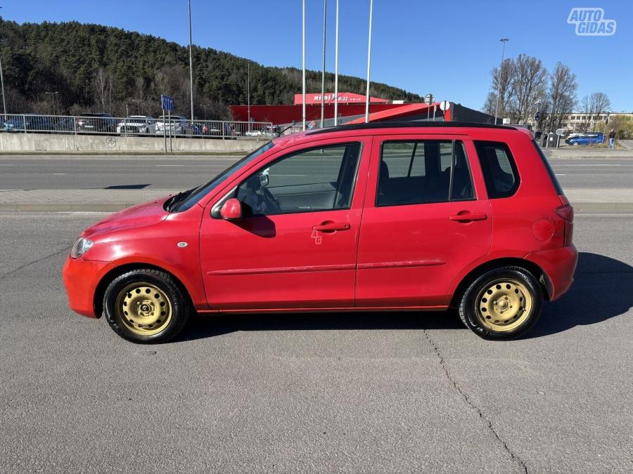 Red Mazda 2 2004 in Vilnius, with an engine capacity of 1.40 L and mileage of 167 thousand km for 380 €, photo 4 on AUTOMOTO.COM.LV