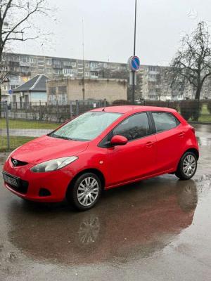 Red Mazda 2 2008 in Kaunas, with an engine capacity of 1.35 L and mileage of 130 thousand km for 1500 €, photo 3 on AUTOMOTO.COM.LV