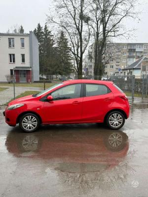 Red Mazda 2 2008 in Kaunas, with an engine capacity of 1.35 L and mileage of 130 thousand km for 1500 €, photo 4 on AUTOMOTO.COM.LV