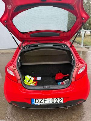 Red Mazda 2 2008 in Kaunas, with an engine capacity of 1.35 L and mileage of 130 thousand km for 1500 €, photo 6 on AUTOMOTO.COM.LV