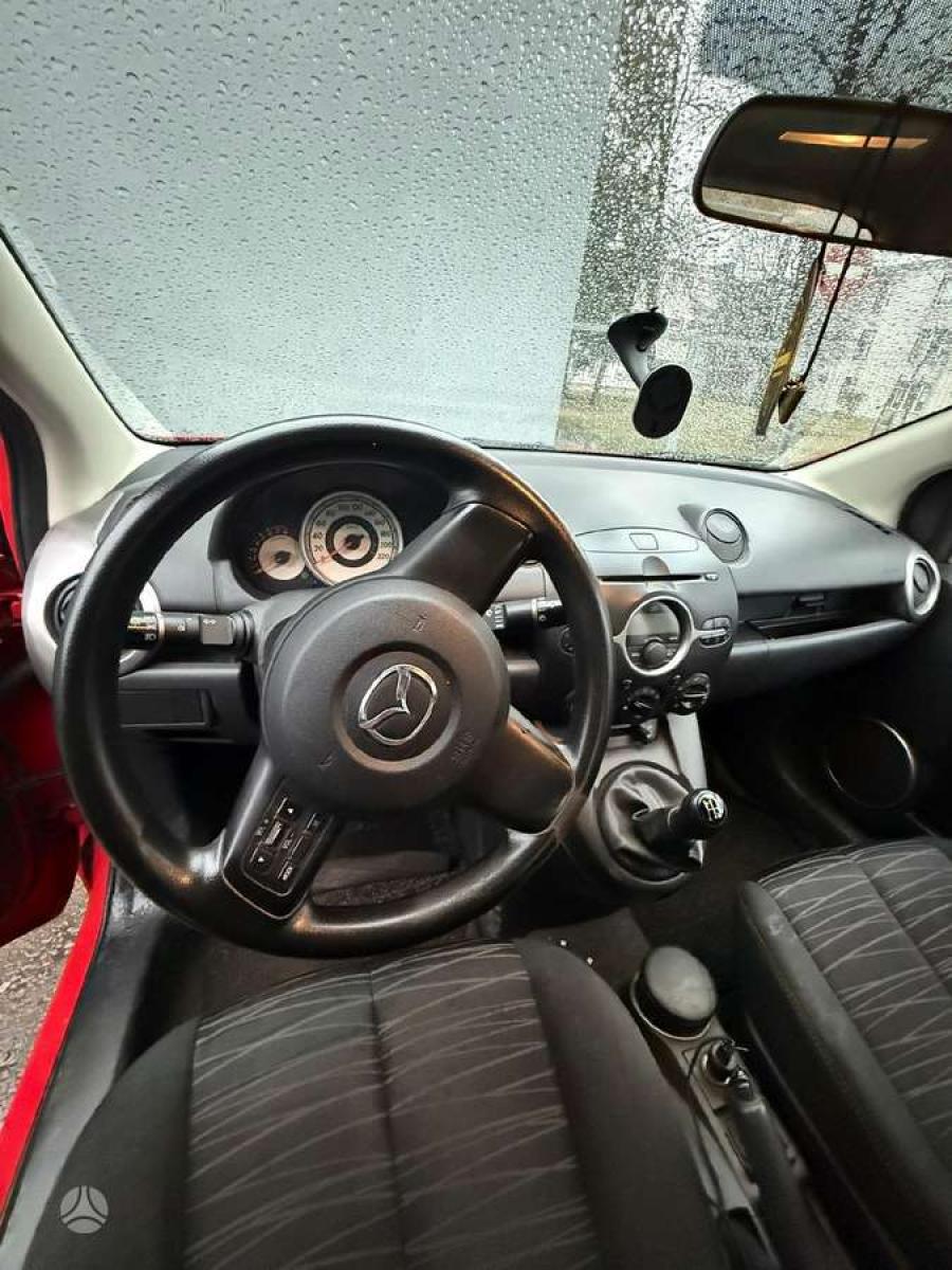 Red Mazda 2 2008 in Kaunas, with an engine capacity of 1.35 L and mileage of 130 thousand km for 1500 €, photo 8 on AUTOMOTO.COM.LV