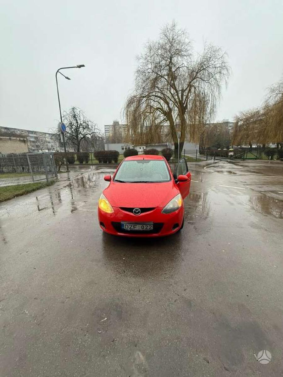 Red Mazda 2 2008 in Kaunas, with an engine capacity of 1.35 L and mileage of 130 thousand km for 1500 €, photo 10 on AUTOMOTO.COM.LV