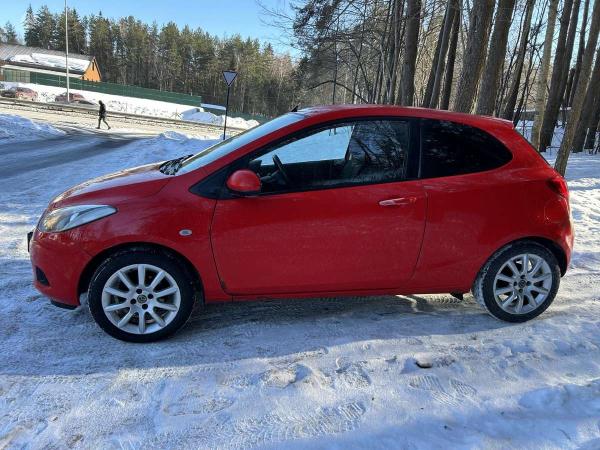 Red Mazda 2 2008 in Vilnius, with an engine capacity of 1.30 L and mileage of 223 thousand km for 1250 €, photo 2 on AUTOMOTO.COM.LV