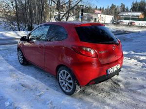 Red Mazda 2 2008 in Vilnius, with an engine capacity of 1.30 L and mileage of 223 thousand km for 1250 €, photo 3 on AUTOMOTO.COM.LV