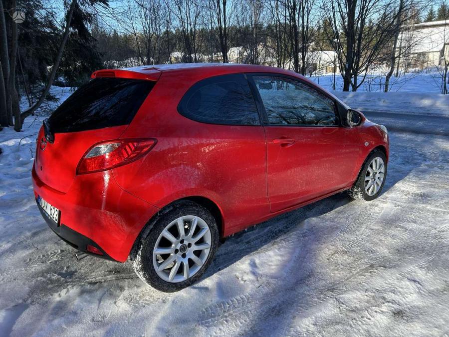 Red Mazda 2 2008 in Vilnius, with an engine capacity of 1.30 L and mileage of 223 thousand km for 1250 €, photo 4 on AUTOMOTO.COM.LV